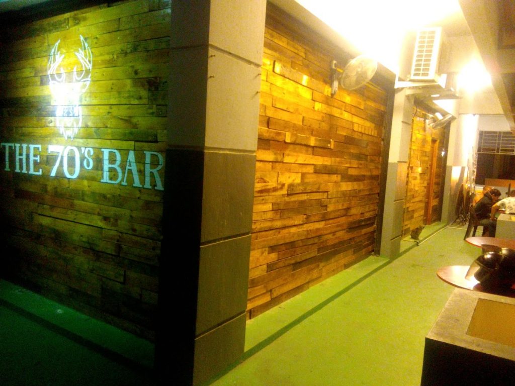 The 70 s Bar Reviewbah