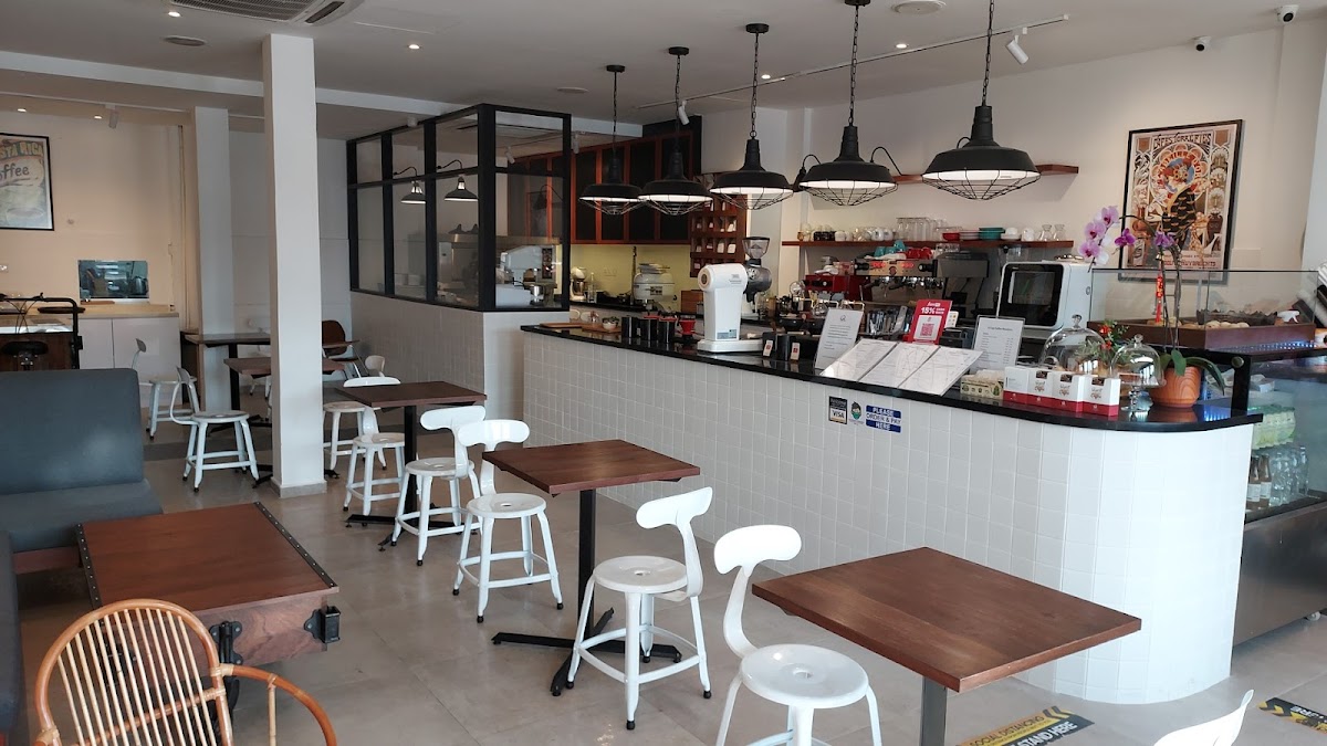 Q Cup Café - Reviewbah