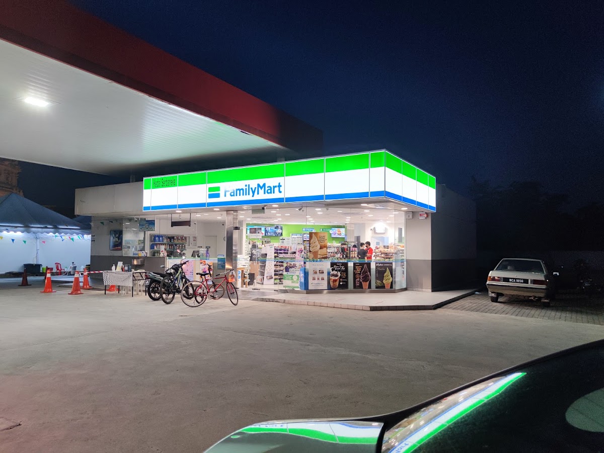 FamilyMart Caltex Taman Perling - Reviewbah